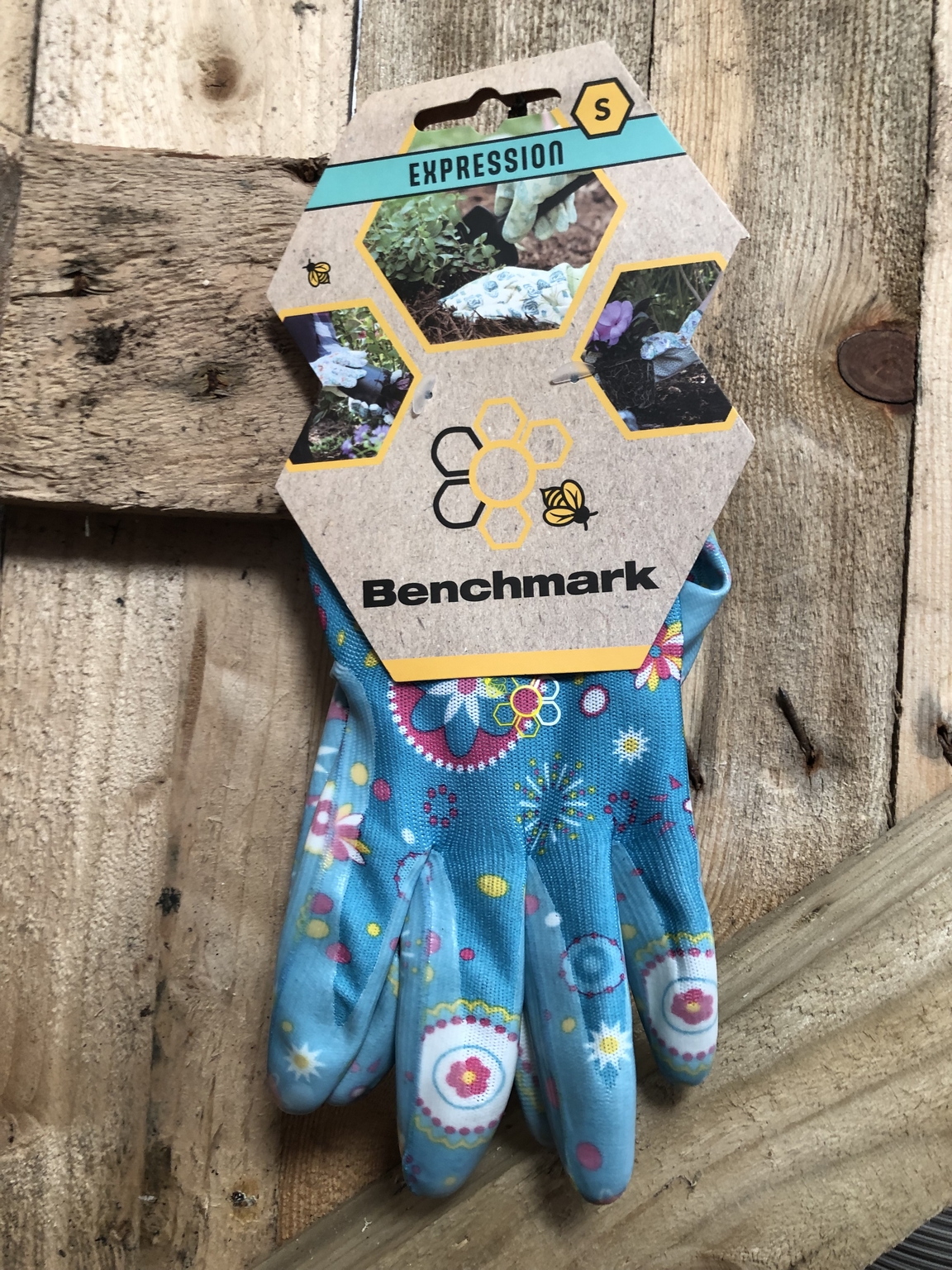 Benchmark Expression Gloves 7/S - D and M Garden Centre