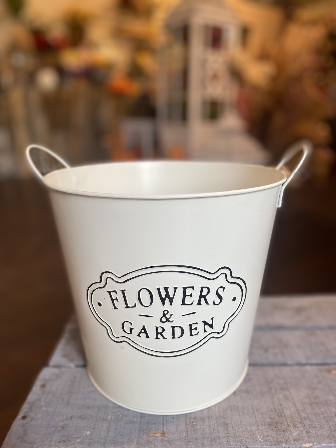 Vintage Style Cream Pot D23x21cm - D and M Garden Centre